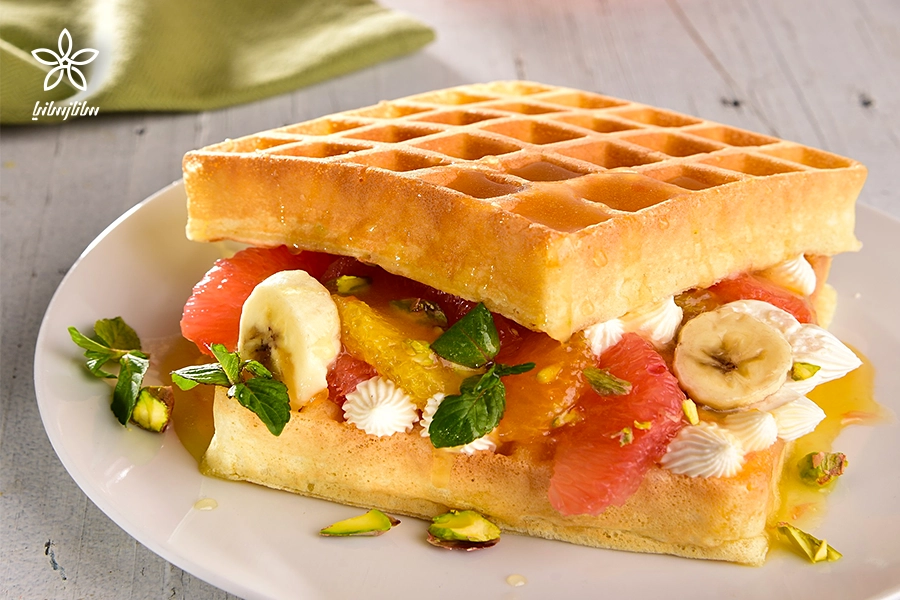 موسسه فرهنگی هنری سانازسانیا | وافل با میوه‌های عسلی